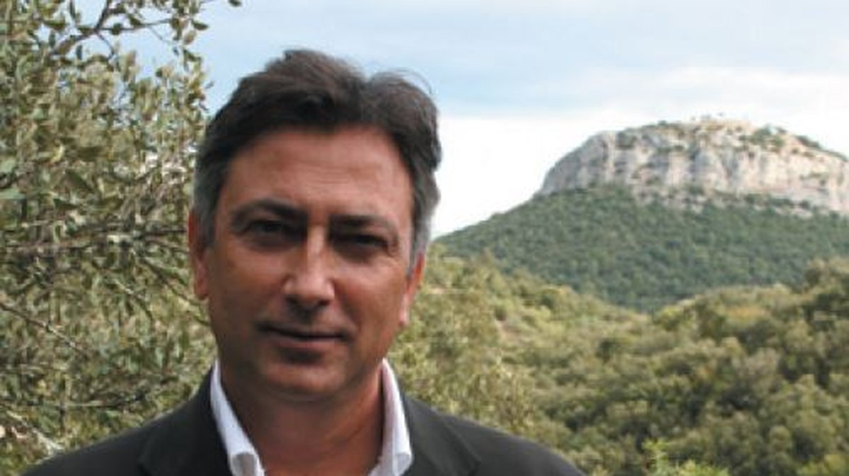 ROUSSON Après le questionnaire Pascal Martinez commence le porte à porte