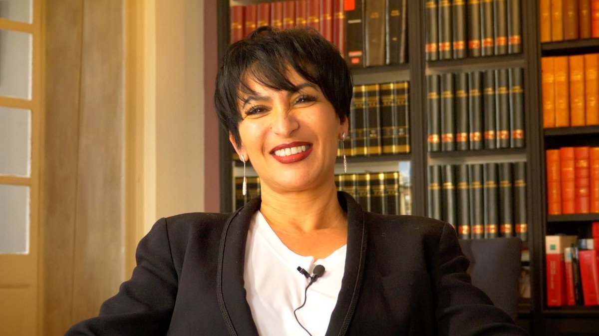 FACE CAM RA Khadija Aouadia Avocate Et B tonnier Du Barreau De N mes FACE CAM RA Khadija Aouadia Avocate Et B tonnier Du Barreau De N mes